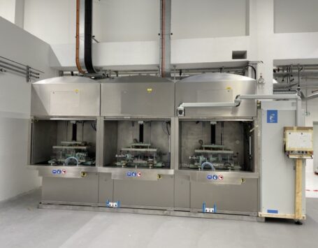 Extrude Hone - Deburring - Polishing - Radiusing, Shaping - Flow Tuning